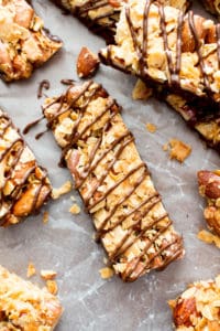 5 Ingredient Dark Chocolate Almond & Coconut Homemade KIND Bars (Paleo ...