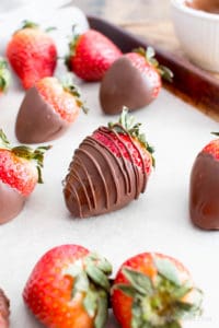 How to Make Chocolate Dipped Strawberries + VIDEO - Beaming Baker
